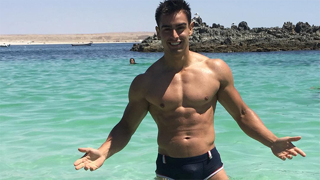 Ganador del "Mister Chile 2016" asegura que le quitaron su corona por trabajar en disco gay